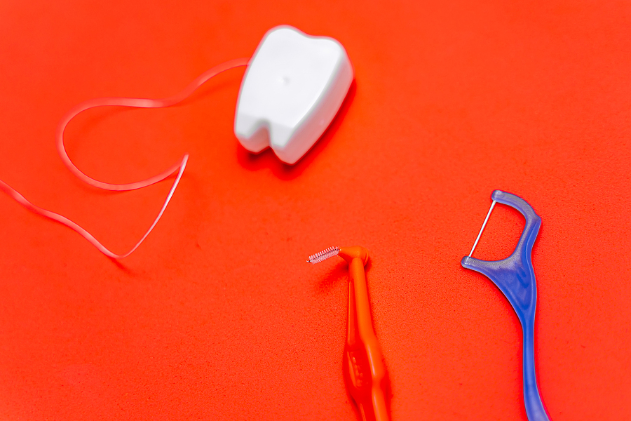 Water Flossing vs. Traditional Floss | Grace & Leedy Lakewood, CO