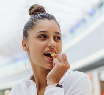 Effective Ways on How to Get Popcorn Out of Your Teeth Now!